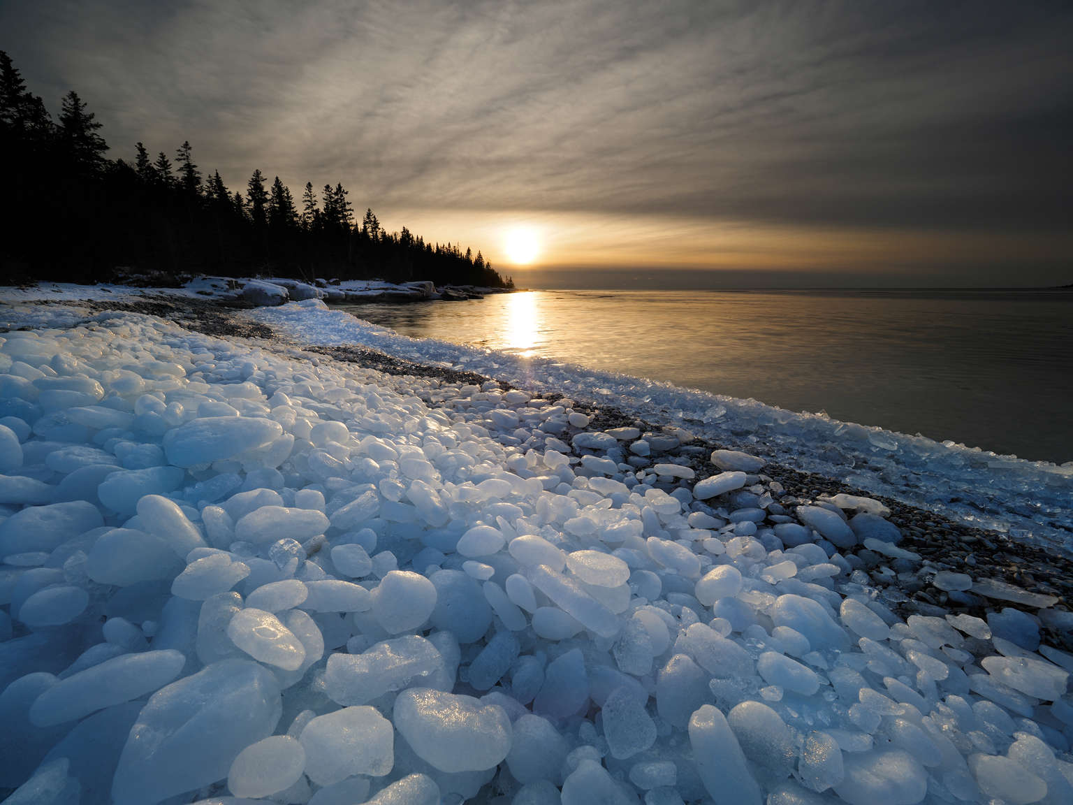 Using Focus Bracketing and Stacking in Landscape Photography | OM SYSTEM