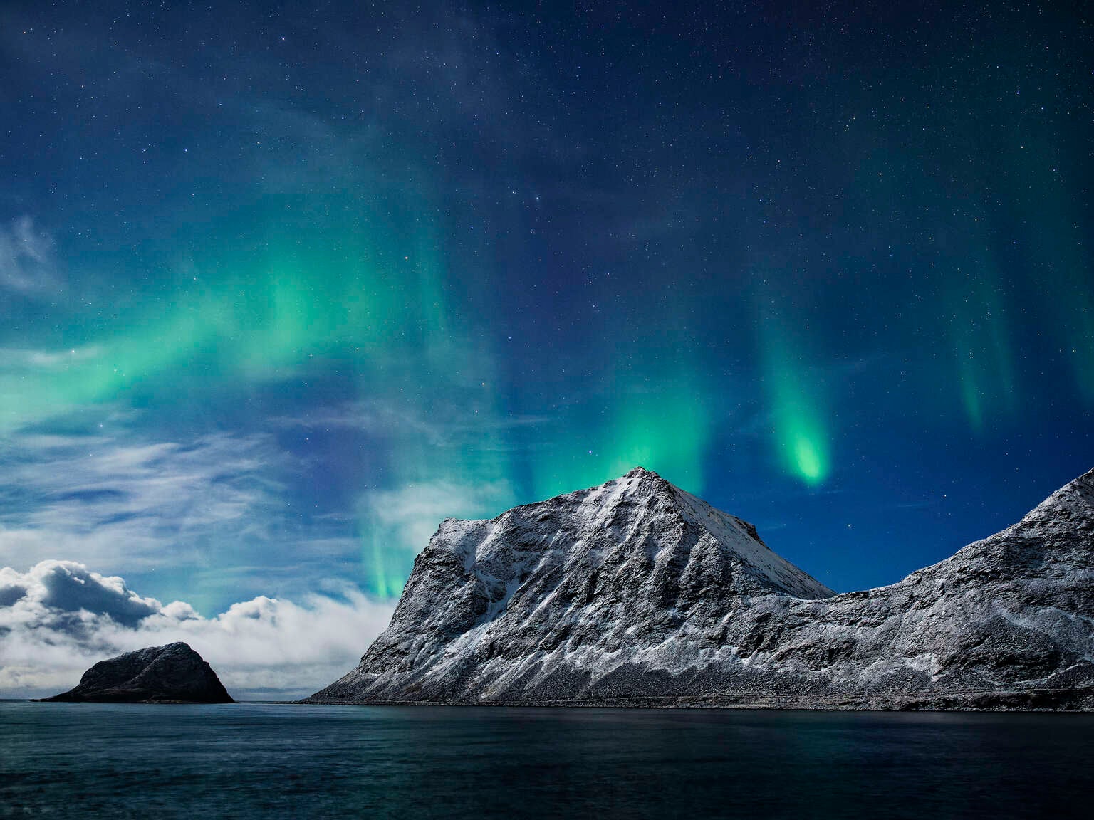 Field Guide to Photographing the Northern Lights | OM SYSTEM